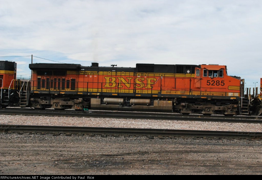 BNSF 5285